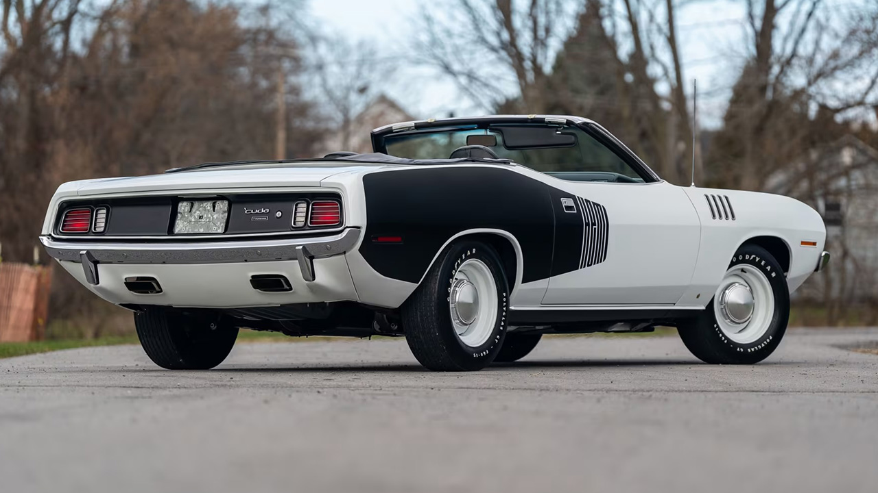 1971 Plymouth Hemi Cuda Convertible Sold For $3.3 Million | American ...